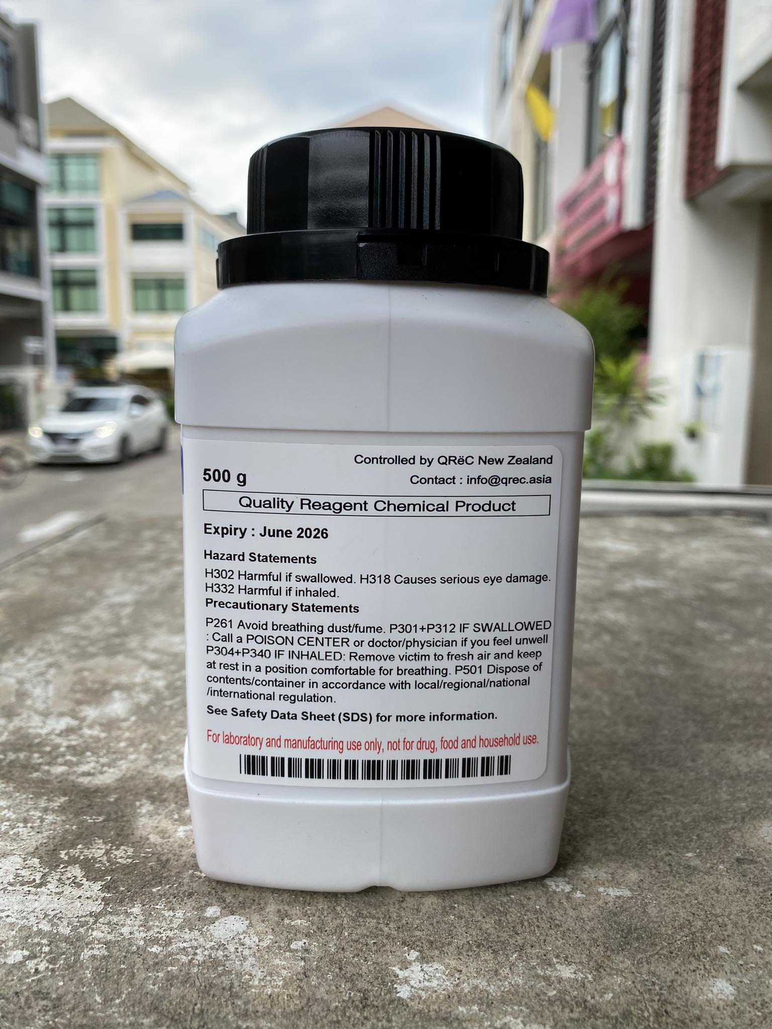 Ferric chloride hexahydrate 99% AR.grade (500 กรัม/ขวด) ยี่ห้อ Qrec, Newzealand - แล็ป วัลเล่ย์ ...