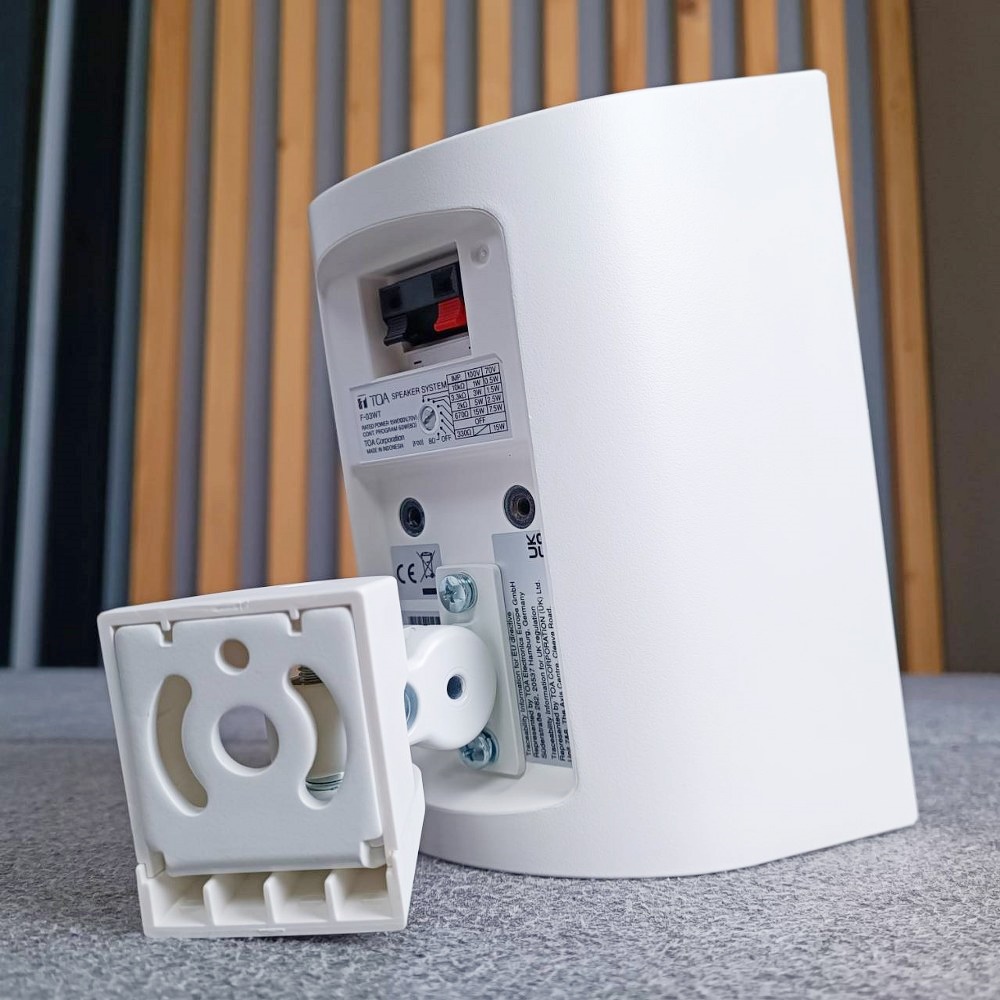 TOA F-03WT ตู้ลำโพงแขวน สีขาว พร้อมขาแขวน ลำโพงติดผนัง ขนาด 3.5 นิ้ว รองรับกำลังขับ 60 วัตต์ 8 ...