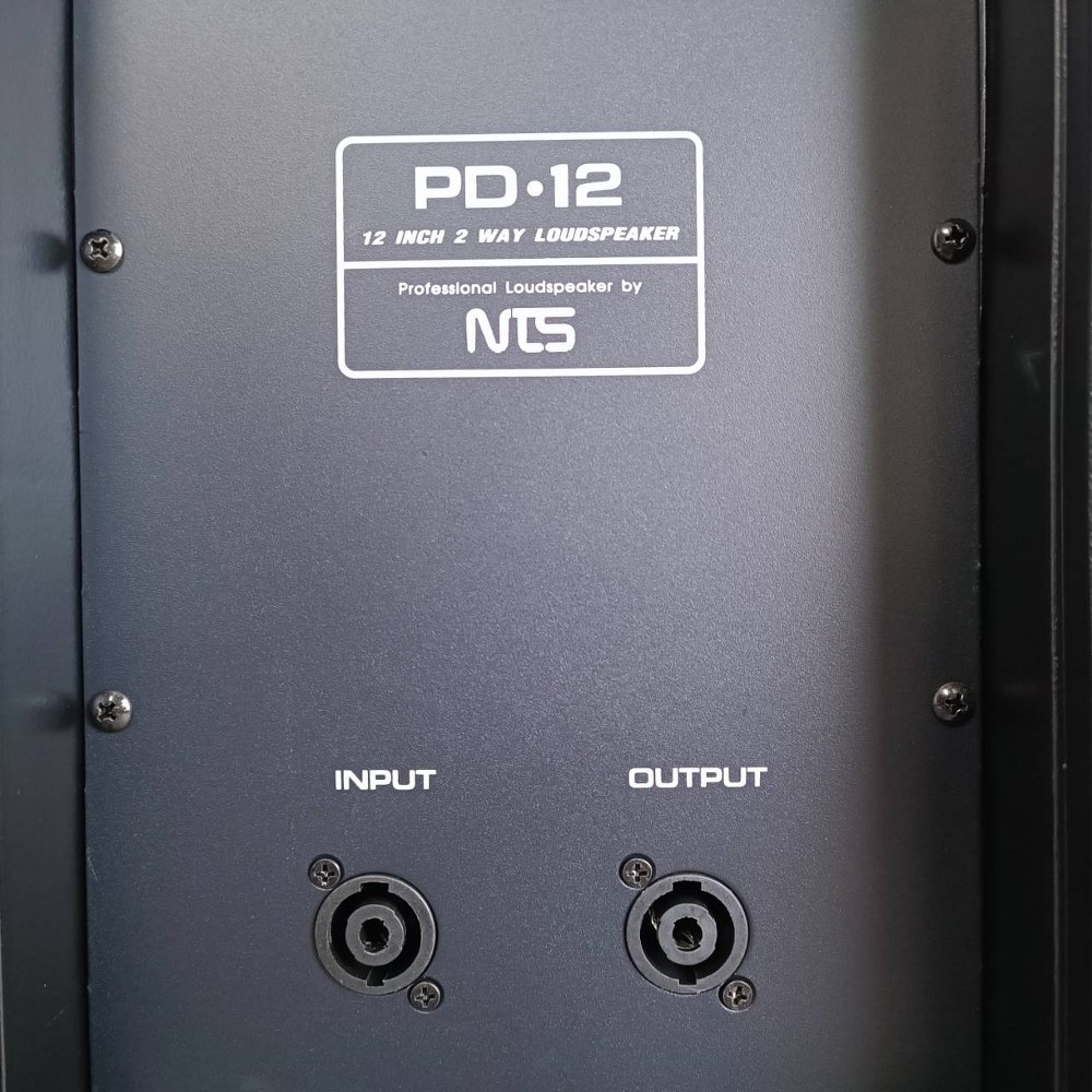 ใบละ NTS PD-12 ตู้ลำโพง12นิ้ว ตู้ลำโพง 12 นิ้ว 2 ทาง มีแป้นสำหรับสวมขาตั้ง และ สามารถวางทรง ...