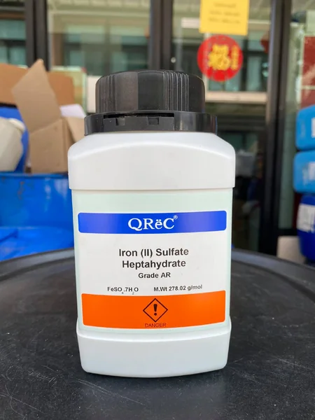 Ferrous sulfate heptahydrate 99.5% AR.grade (500 กรัม/ขวด) ยี่ห้อ Qrec, Newzealand - แล็ป วัลเล ...