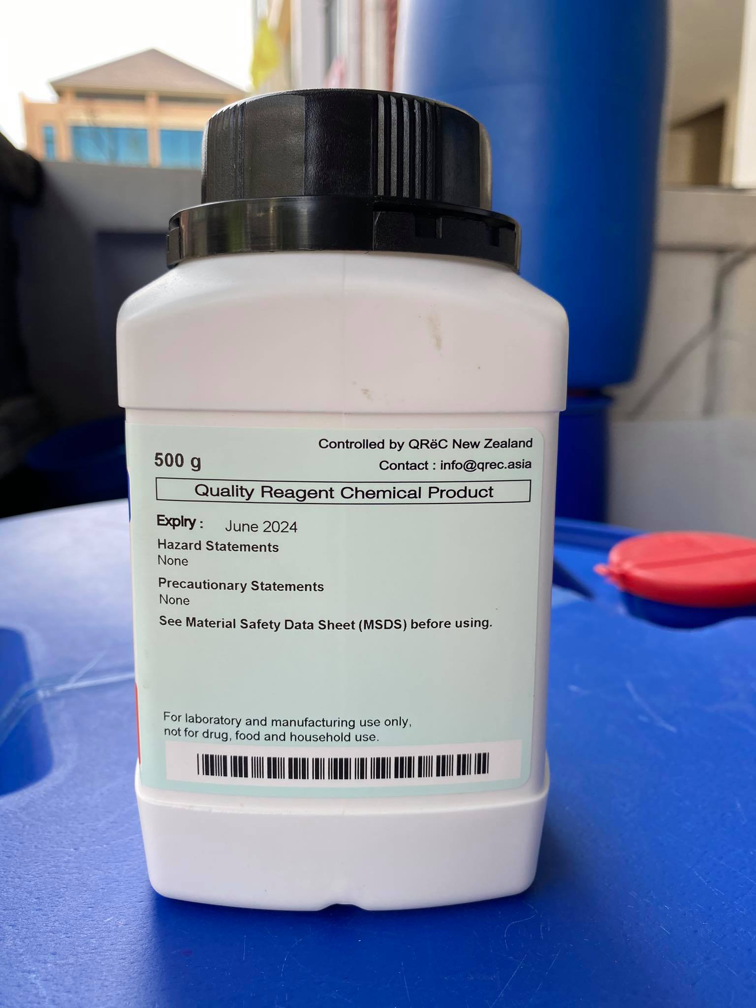 di-Ammonium hydrogen phosphate 99% AR.grade (500 กรัม/ขวด) ยี่ห้อ Qrec, Newzealand - แล็ป วัลเล ...