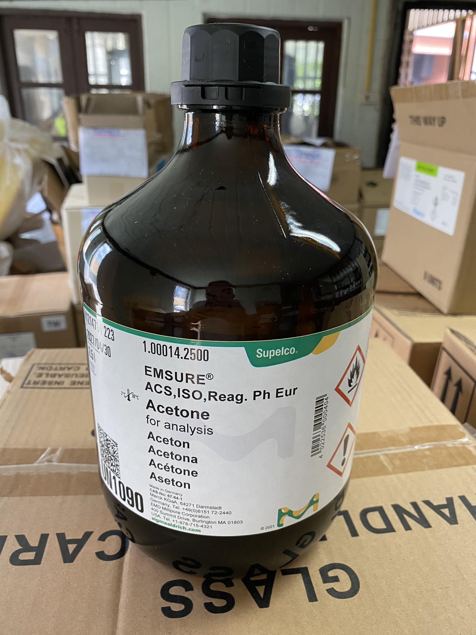 Acetone for analysis (2.5 ลิตร/ขวด) ยี่ห้อ Merck, Germany - แล็ป วัลเล ...