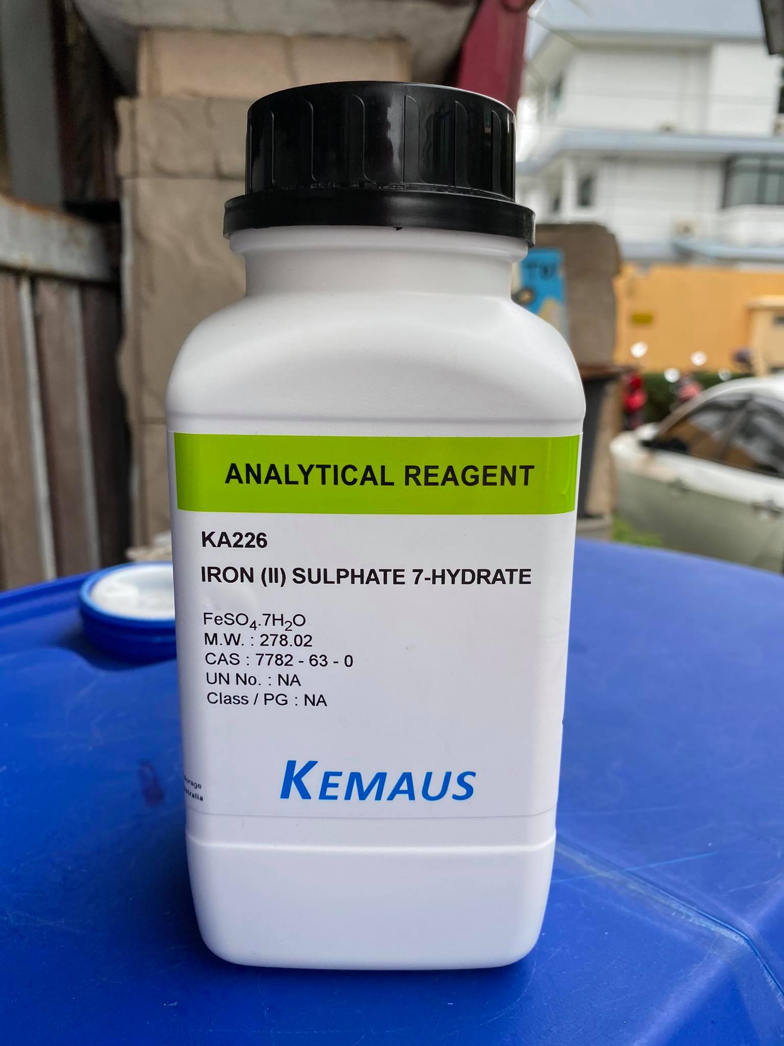 Ferrous sulfate heptahydrate 99% AR.grade (500 กรัม/ขวด) ยี่ห้อ KemAus, Australia - แล็ป วัลเล ...
