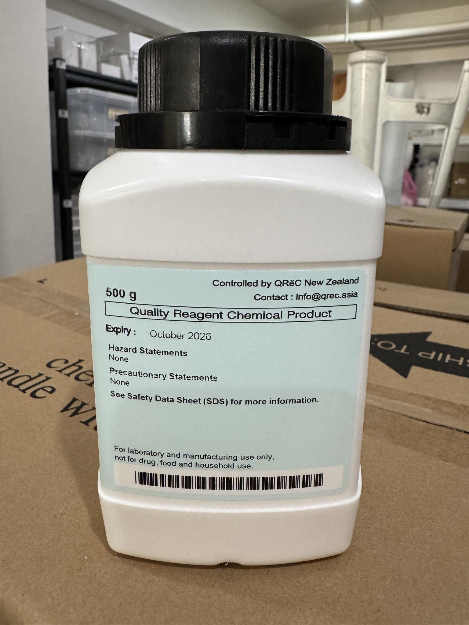 Sodium sulfate anhydrous 99% AR.grade (500 กรัม/ขวด) ยี่ห้อ Qrec, Newzealand - แล็ป วัลเล่ย์ ...